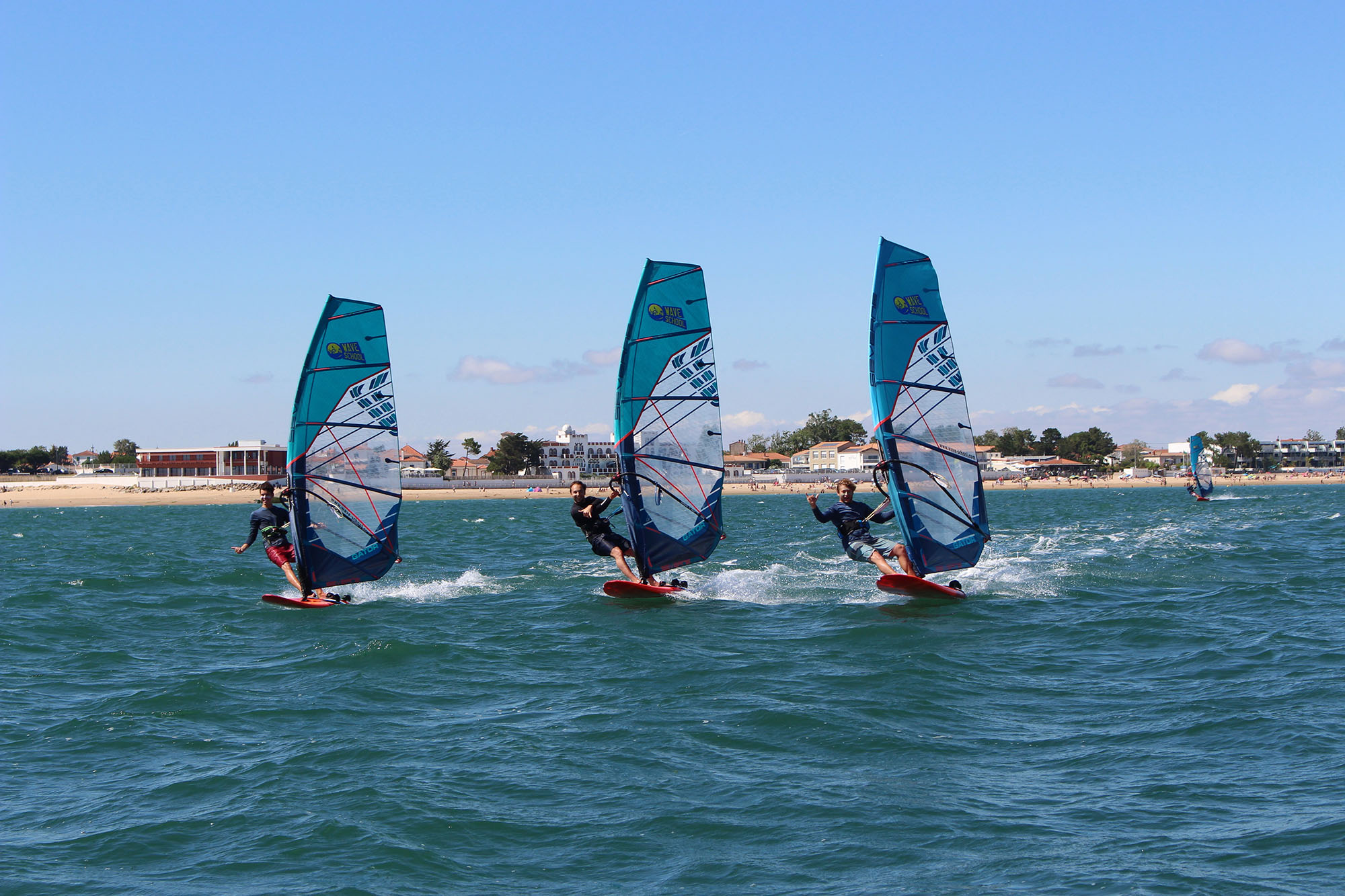 Accueil - WAVE SCHOOL École de windsurf, wingfoil et Paddle à la ...